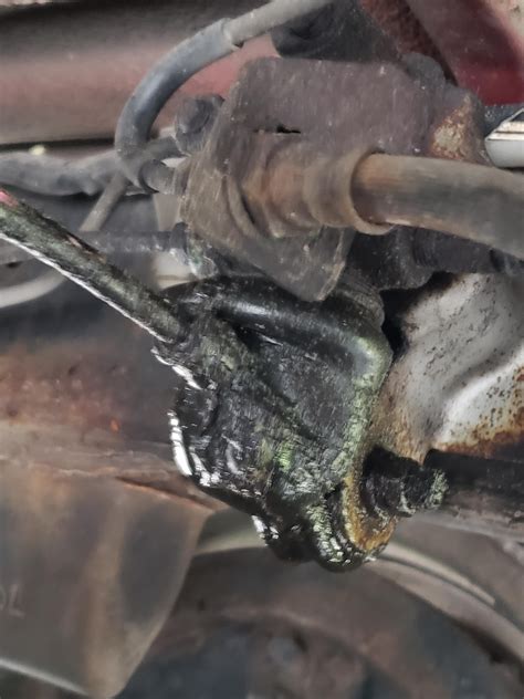'93 leaking brake fluid just inside rear passenger tire : r/ToyotaPickup