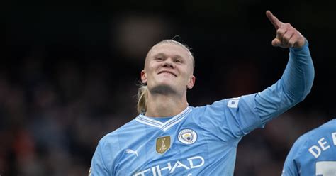 마침내 토트넘 뚫었다 맨시티 더브라위너 도움→홀란 선제골로 1 0 리드 후반진행중