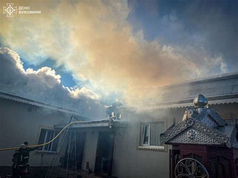 Горіло 400 метрів квадратних у селі на Буковині ліквідували масштабну пожежу АСС