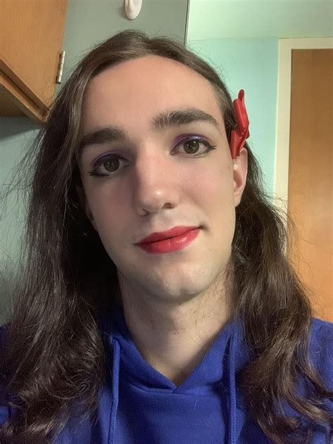 Got some new eyeliner today, how’d i do? (21 MtF pre-everything) : r/trans