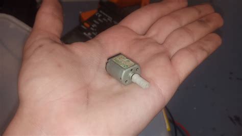 Como Acender Um Led Com Um Simples Motor YouTube