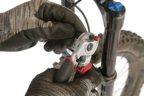 INTERNAL ROUTING THE EASY WAY CHEAT CODES FOR CABLE AND HOSE ROUTING Mountain Bike Action