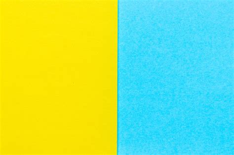 디자인 및 훈장을 위한 복사 공간을 가진 추상적 인 노란색과 밝은 파란 색깔 종이 짜임새 배경 0명에 대한 스톡 사진 및 기타