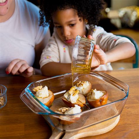 Roasted Pears With Gorgonzola And Walnuts Pyrex® Webshop Uk