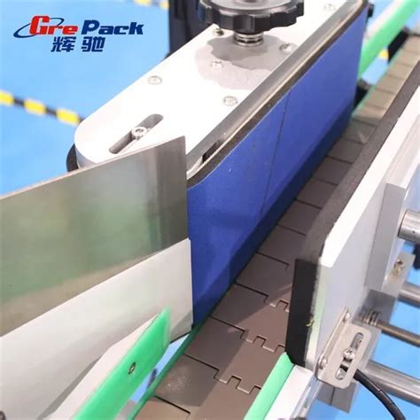 Automatic Essential Oil Plastic Bottle Label Sticker Round Bottle Labeling Machine With Date