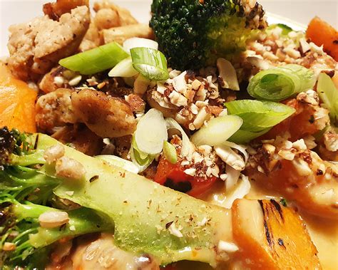 Plant Mate med sataysauce og stegte grøntsager - Plant Mate