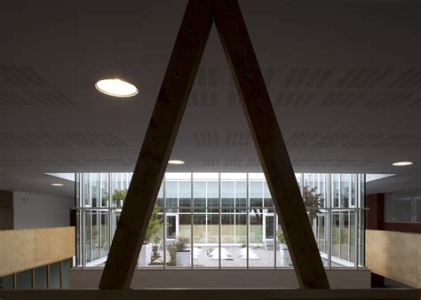 Primary School By Cs Architects Features A Colourful Facade