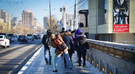 Халтирч унахаас сэргийлэн бага зэрэг өвдгөө нугалж урагш бөхийж алхахыг ГССҮТ өөс зөвлөлөө