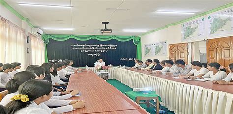 ရှမ်းပြည်နယ် အရှေ့ပိုင်း ကျိုင်းတုံမြို့ရှိ ဝန်ထမ်းများအား တွေ့ဆုံမှာက