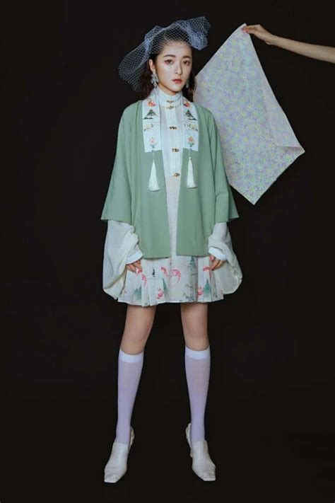 徐娇“汉洋折衷”很惊艳！小众却不小气，风靡汉服圈腾讯新闻 花瓣网