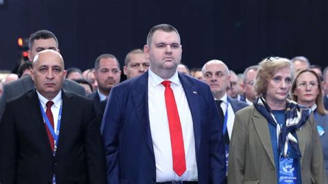 Пеевски поиска незабавни оставки на членовете на КЕВР Фарсът с тока трябва да приключи Новини бг
