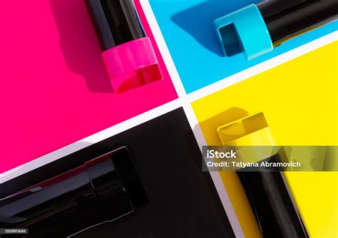 컬러 레이저 프린터용 토너 카트리지 세트입니다 Smyk의 배경에 인쇄 장비 밝은 크리에이티브 컨셉 최소화 프린터 토너에 대한 스톡 사진 및 기타 이미지 Istock