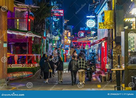 Crowds At Itaewon District Nightlife In Seoul Editorial Photography