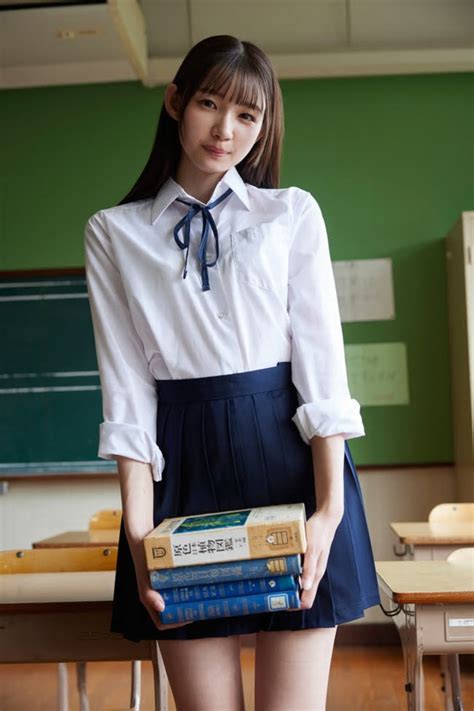 波崎天結 青いリボンの紺色プリスカ制服画像