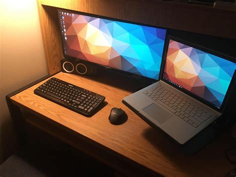 College Dorm Room Scrolller