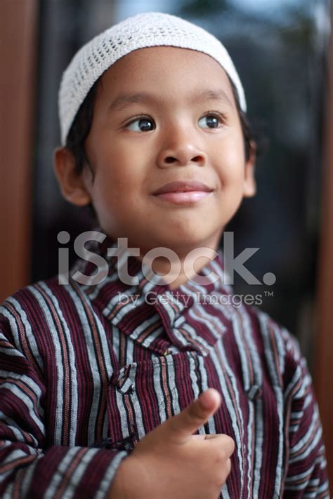 නැගගෙන එන ආගමික ප්‍රබෝධයේ පිටුපස ඉන්න කෙනා Page 2 Elakiri