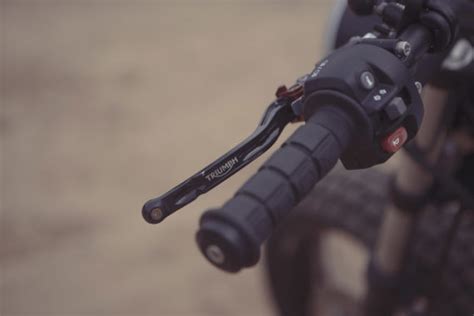 How To Turn The Triumph Street Twin Into A Flat Tracker Bike Exif