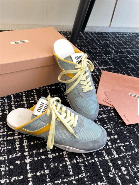 Купить Мюли замшевые Miu Miu голубые