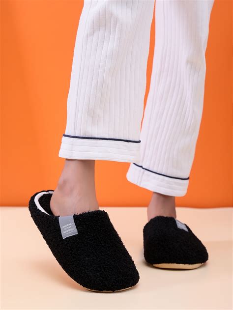 شباشب غرفة نوم زغبي بتفاصيل عبارة