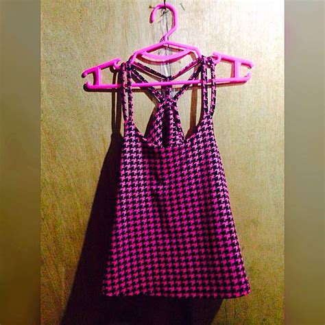 Sexy Crop Top Women S Fashion Tops Sleeveless On Carousell