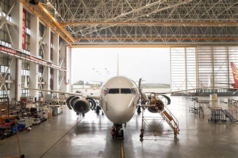 海南自贸港迎来首单进境飞机喷涂业务（组图）