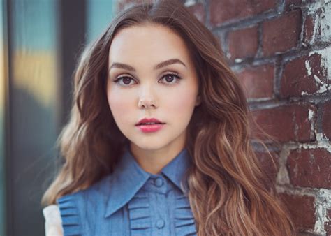 10 Things Savannah Lee May Regard Magazine