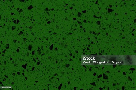 욕실 또는 주방 조리대를위한 녹색 석영 표면 돌 안료 크리스탈 모래 미네랄 질감 및 패턴을 보여주는 인공 돌을 닫습니다 카운터