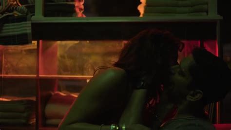 Sara Ali Khan Sex Murder Mubarak 2024 Sexy Scenes