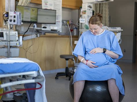 Pregnant Teenagers In Labor