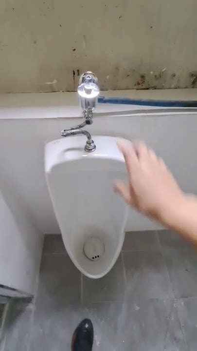 공장화장실공사 변기설치 소변기설치 긴다리세면대 민경설치 컵대비누대설치 욕실세팅기사 양가이버출장공사 입니다 도기설치 도기시공 욕실마감 소변기철거 양변기철거 설비기사 양가이버