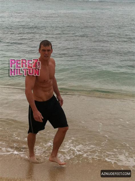 Alan Ritchson Feet Aznudefeet