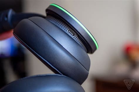 Microsoft Xbox Wireless Headset Review Mic Drop The Verge