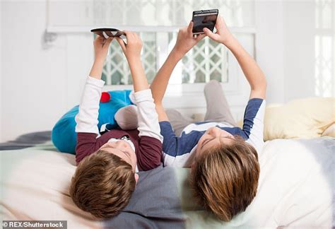 Louisiana Passes Bill That BANS Minors From Signing Up To Social Media Apps Without Parental