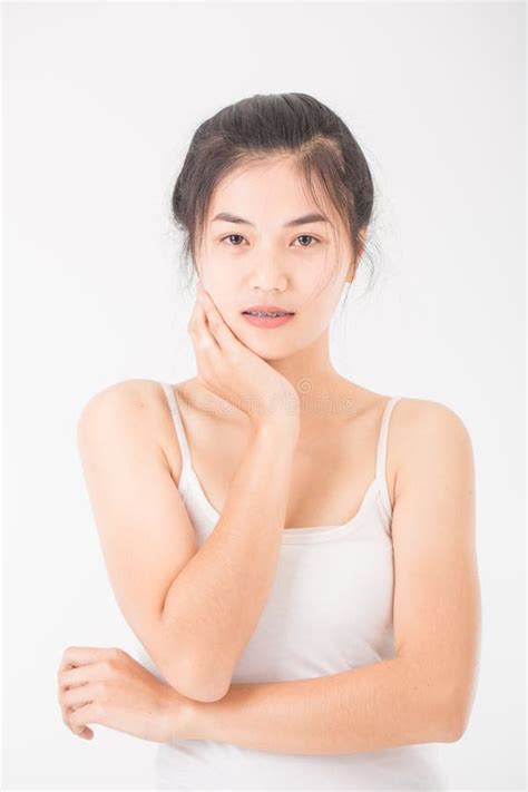 Mooie Jonge Aziatische Vrouw Stock Foto Image Of Achtergrond Aziatisch