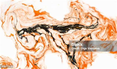 아름 다운 추상적 인 그림을 그리는 기술 아크릴 물감으로 물에 Ebru 회화의 터키 스타일은 파도를 왜곡 내츄럴 럭셔리의 세련 된 조합 마 밍 현대 미술 0명에 대한 스톡