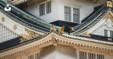 검은 지붕이 있는 큰 흰색 건물 사진 Unsplash의 무료 오사카 이미지