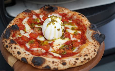 Burrata Pizza Mit Pesto In Kirschtomaten Bbqpitde Grillrezepte