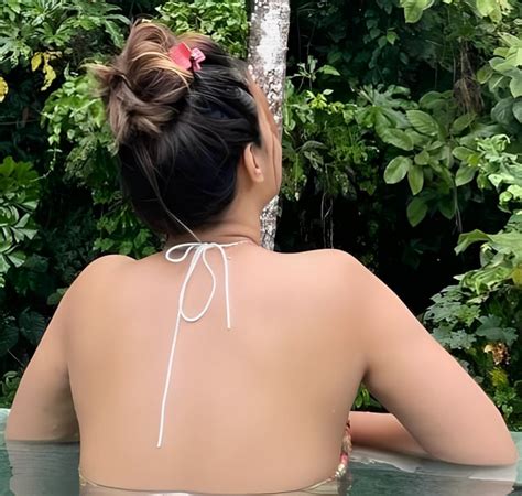 yukti singh hot back 🔥 r indiancelebscenes