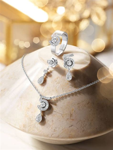 ǰ ִ ϴ 보석 사진 주얼리 스타일 디자이너 쥬얼리