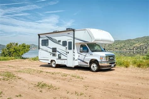 Аренда автодома Class C Small C в США и Канаде по цене от 100 долларов в сутки Great RV Trip