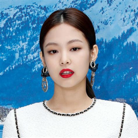 Download Jennie from BLACKPINK rocking an urban style look ...
