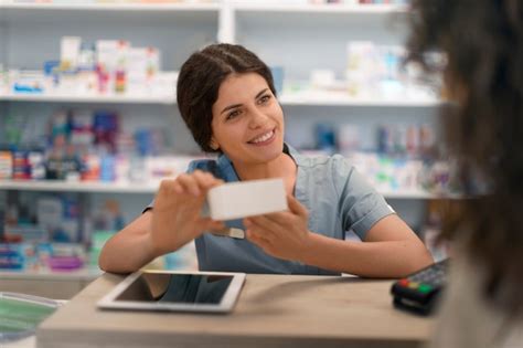 Apotheker bei der Arbeit | Kostenlose Foto