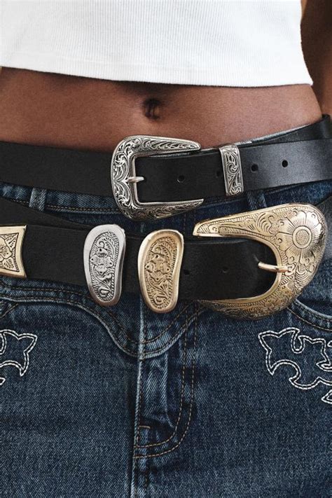 거리 앞 아리엘 웨스턴 벨트 앤트로폴로지 한국 공식 스토어 유니크한 여성 패션 및 라이프스타일 편집샵 200개이상의 프리미엄 브랜드 여성 의류 액세서리 홈