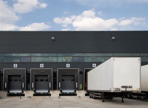 6 Tips For Maintaining A Safe And Productive Loading Bay