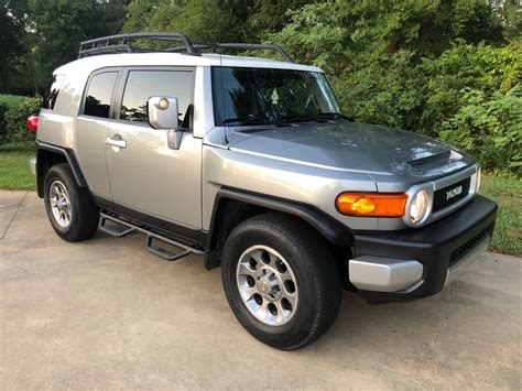 Toyota Fj Cruiser Test Drive Review Cargurus Ca