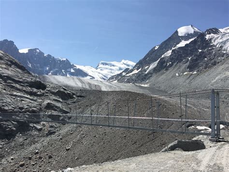 Passerelle Du Glacier De Corbassière 190 Mètres De Long En Montant à