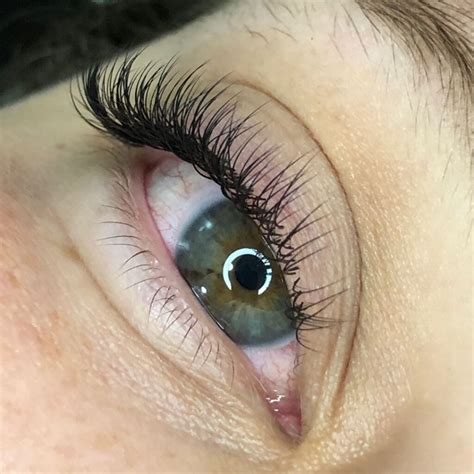 Cómo Hacer Unas Extensiones De Pestañas Ojo De Gato Chic In