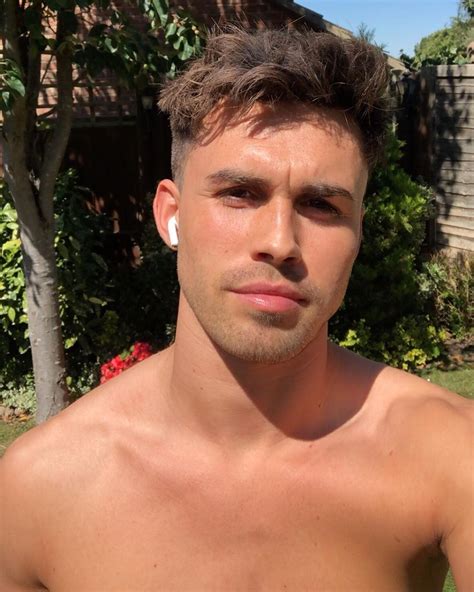 23 Year Old Joe Baggs Gogglebox And Tiktok Lpsg