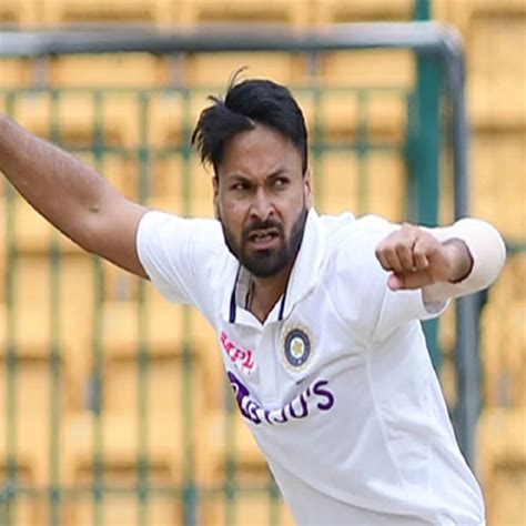 Indian Cricket Team टीम इंडियाला मिळाला झहीर खान याच्यासारखा घातक बॉलर Marathi News Wi Vs