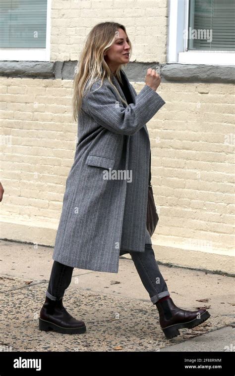 New York Ny 20200918 Kaley Cuoco Pictured Being Held At Gun Point